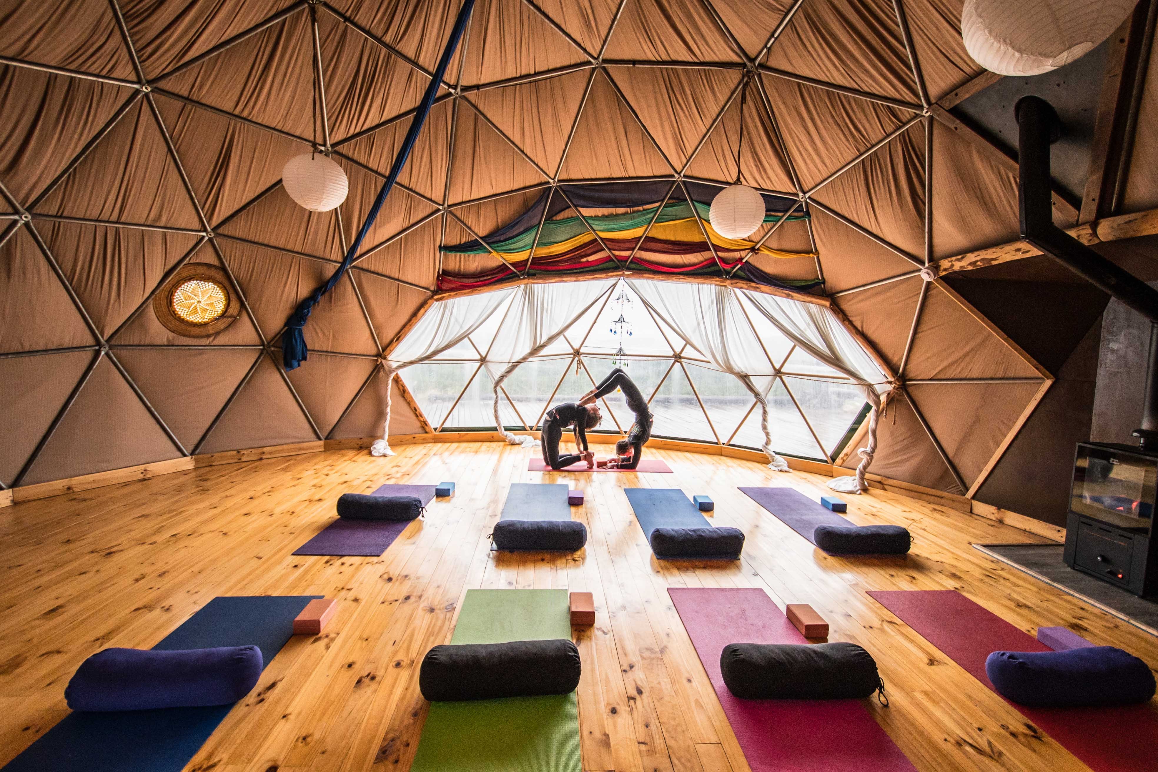 Explore the World’s 1st Geodesic Hotel in Pictures